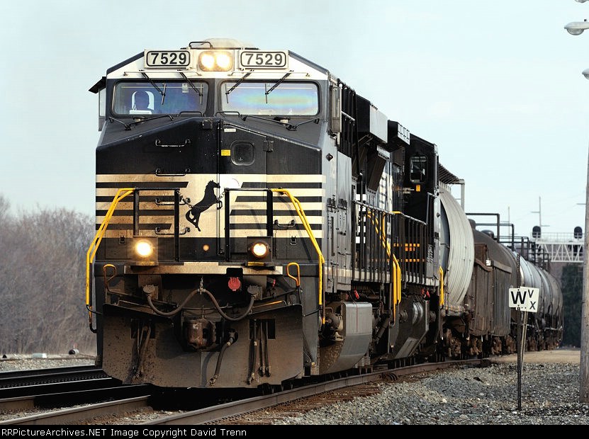 A Westbound NS freight train is lead by NS 7529